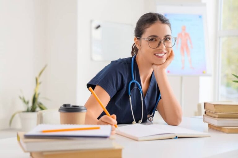 ASN vs BSN: How to Choose the Right Nursing Degree